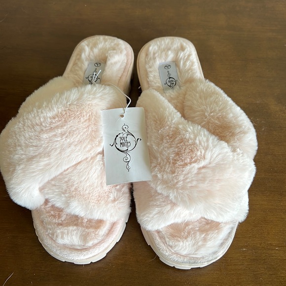 Sole Mates | Shoes | Sole Mates Womens Brand New Pink Fuzzy Furry ...